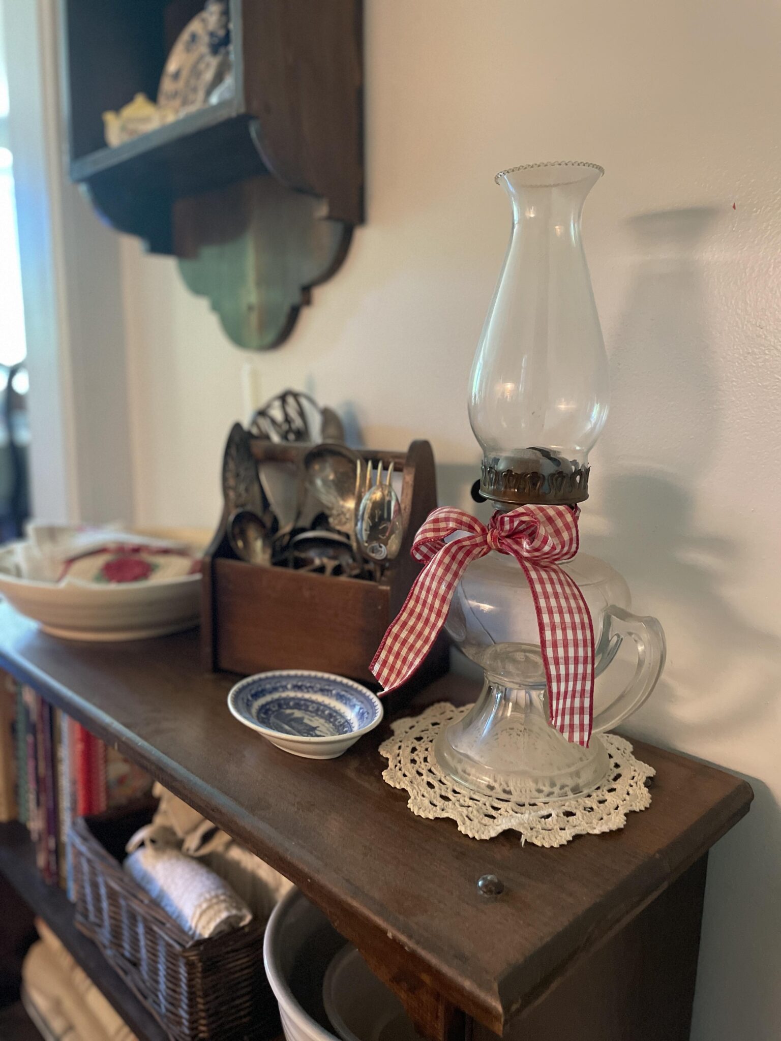 How to Be a Homemaker: A Beginner's Guide to Running Your Home Well